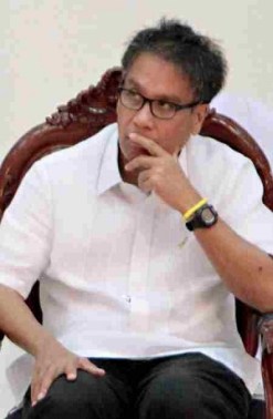 Mar Roxas: hands on, innovative and productive. Surprised? | The ...